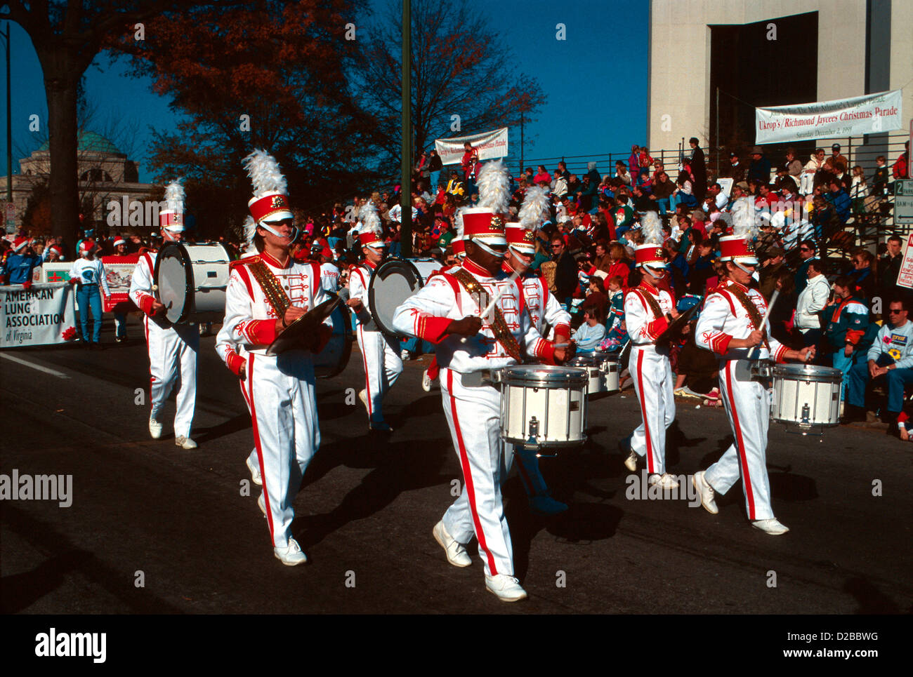 Marching in parade hi-res stock photography and images - Alamy