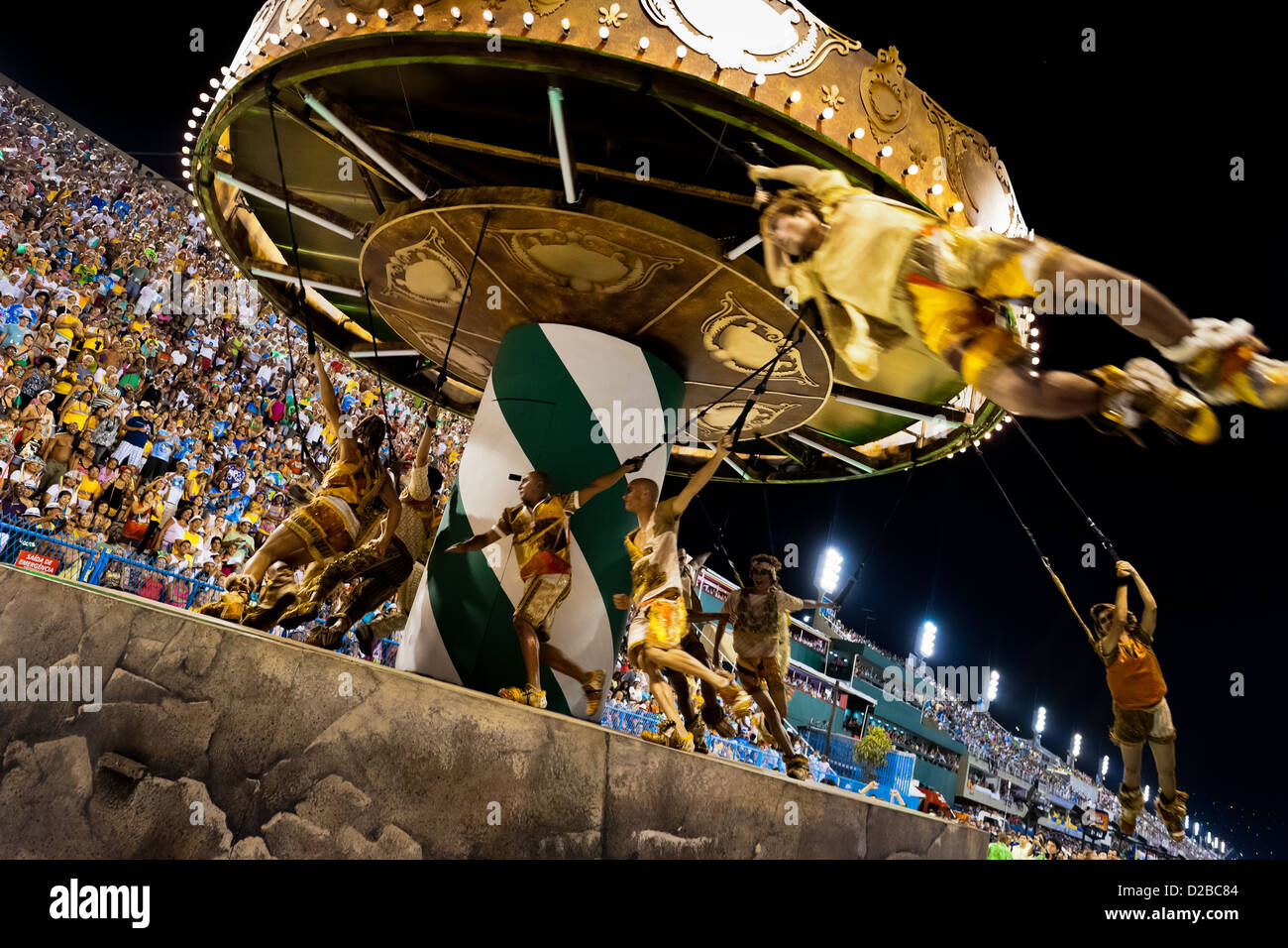Samba dancers parade hi-res stock photography and images - Alamy