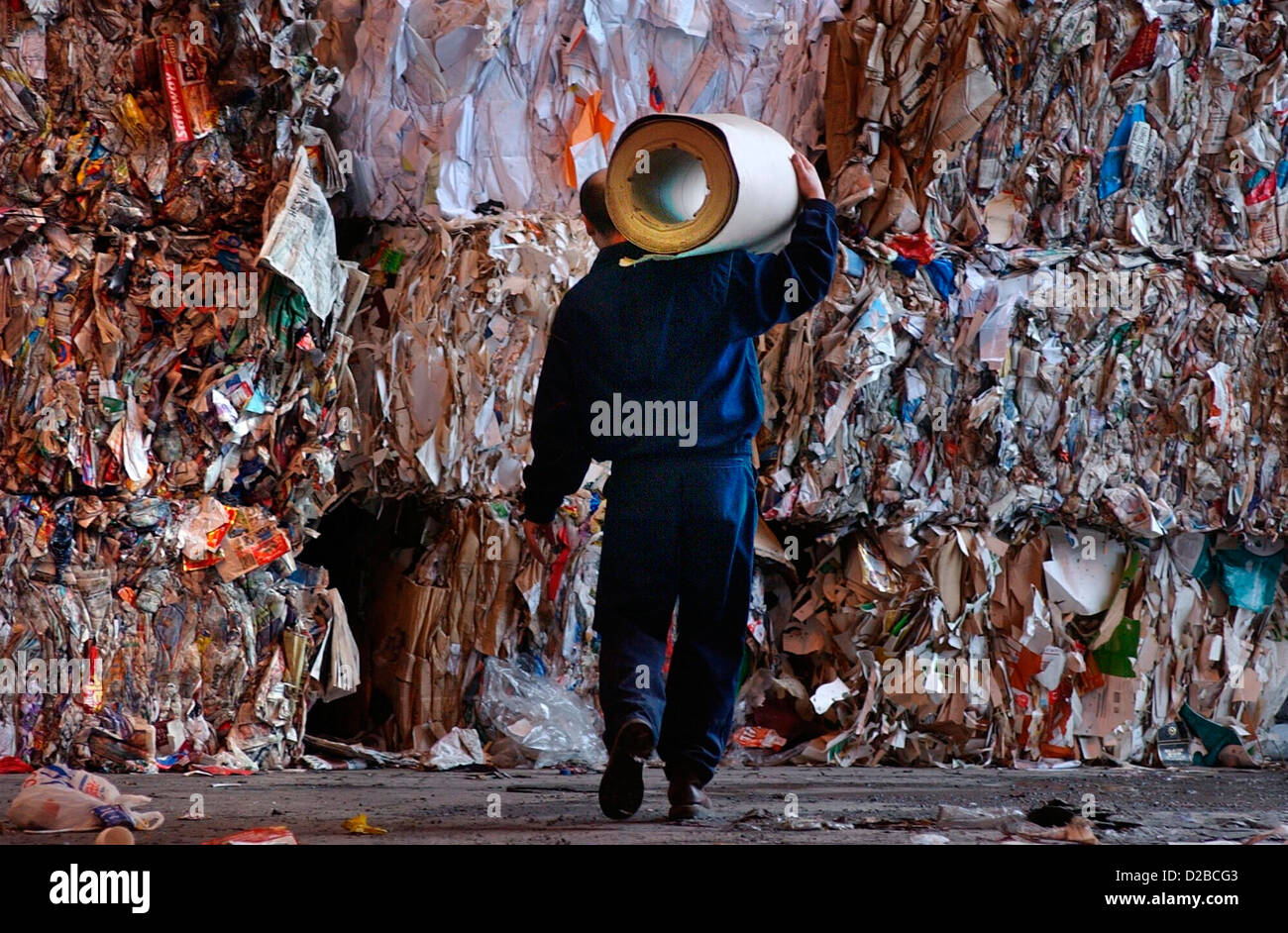 Pulping paper hi-res stock photography and images - Alamy