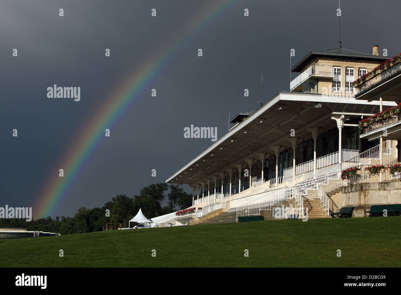 Chantilly horse racing hi-res stock photography and images - Alamy