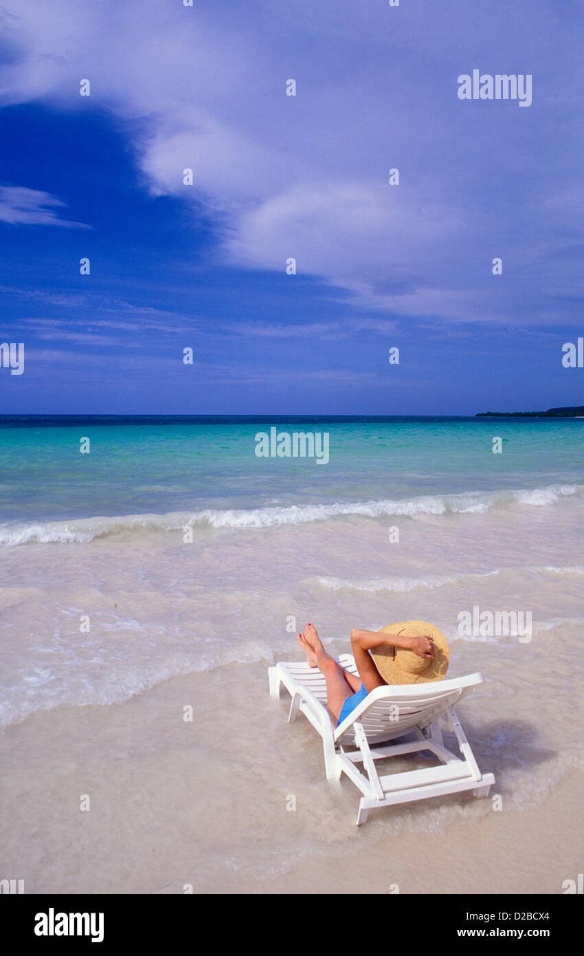 Jamaica woman on beach chair hi-res stock photography and images - Alamy