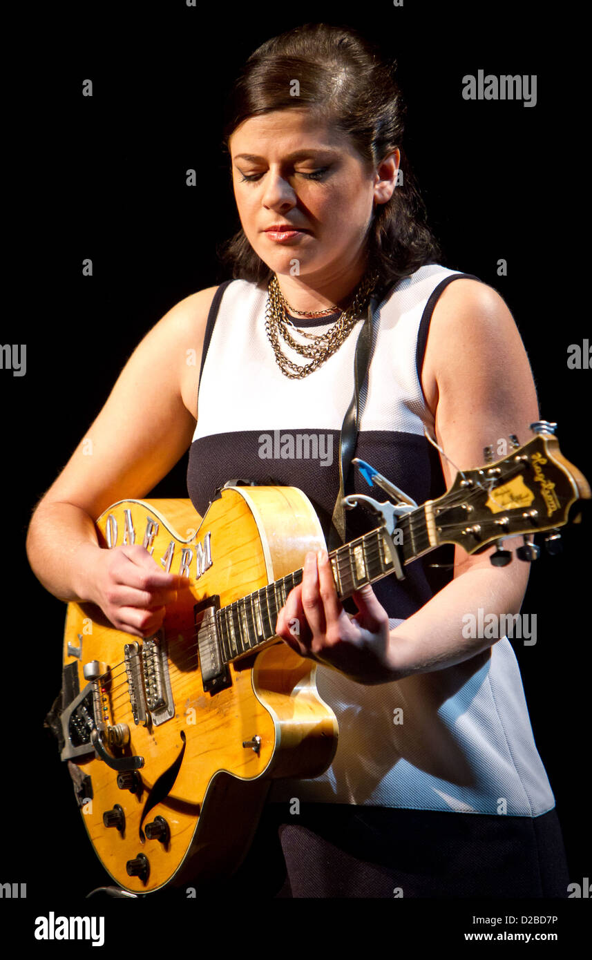 Teatro parenti milan hi-res stock photography and images - Alamy