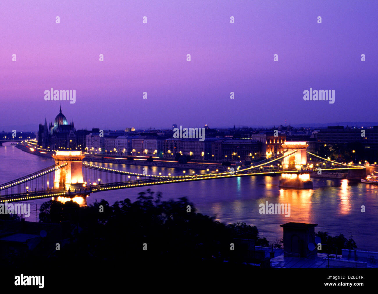 Chain bridge bridge hi-res stock photography and images - Alamy