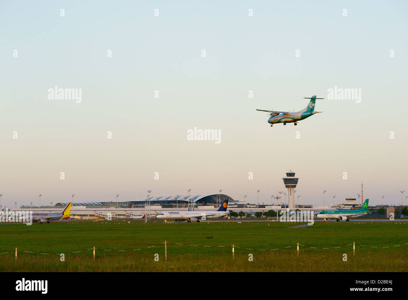 Landing, Aircraft, Plane, Munich Airport, MUC Stock Photo - Alamy