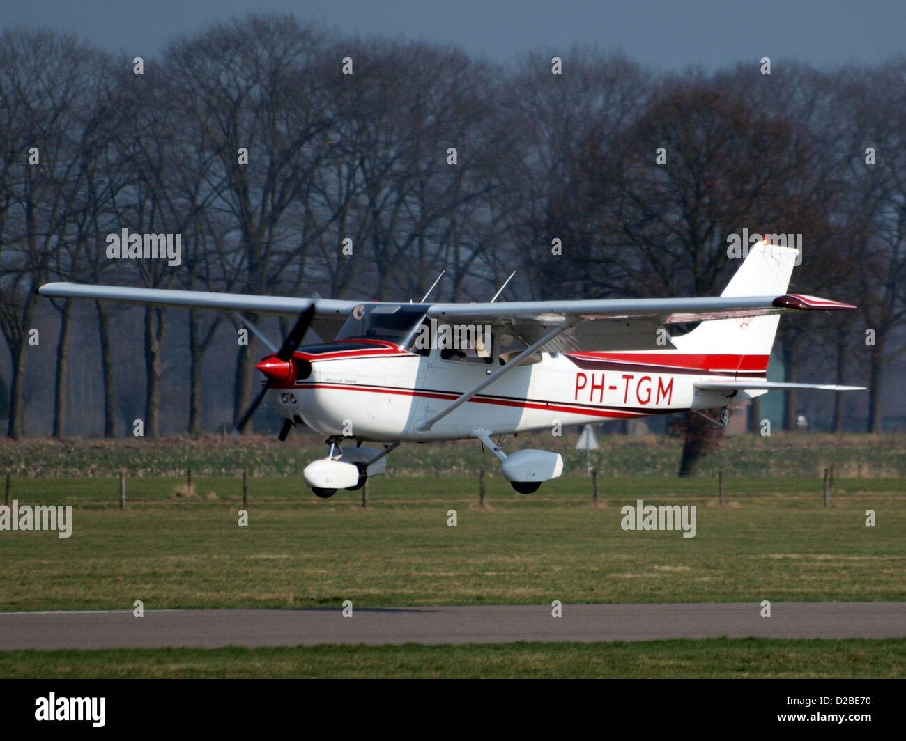 Cessna 172 cockpit hi-res stock photography and images - Alamy