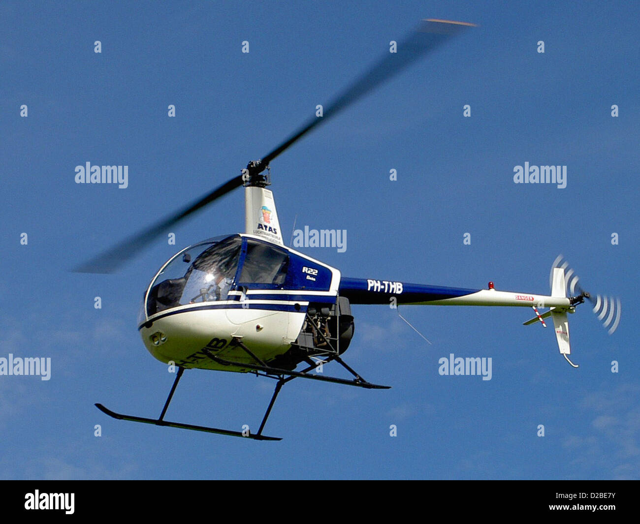 R 22 robinson helicopter hi-res stock photography and images - Alamy