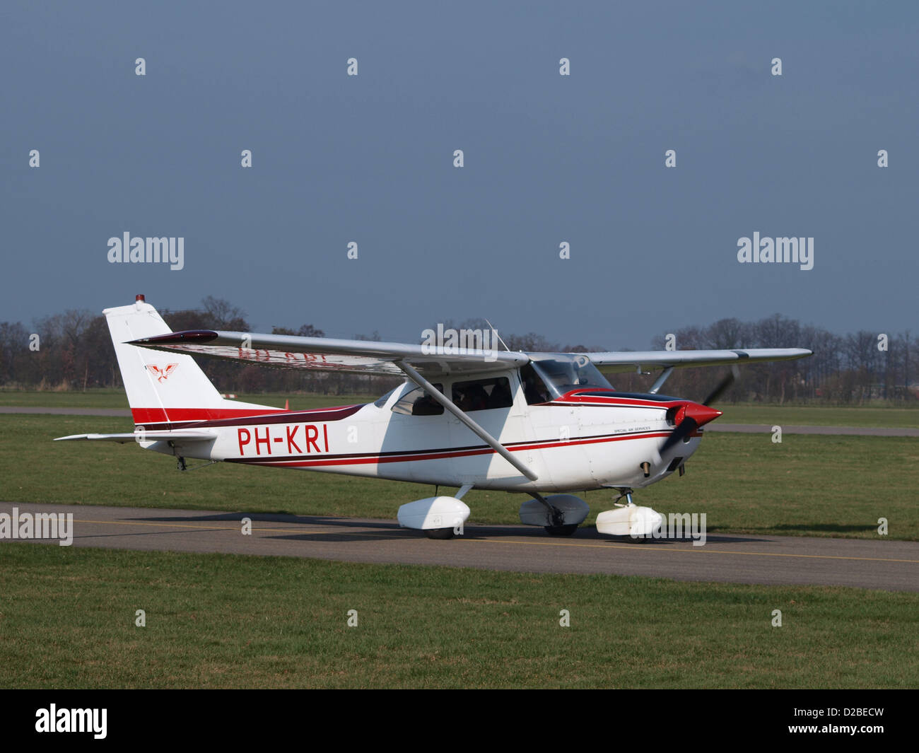 Cessna 172 cockpit hi-res stock photography and images - Alamy