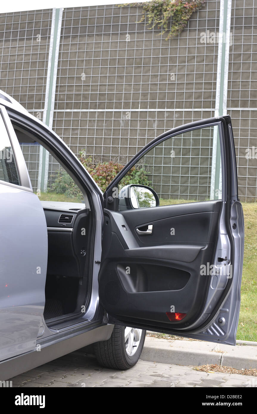 Suv Car Door Open Stock Photos & Suv Car Door Open Stock Images - Alamy