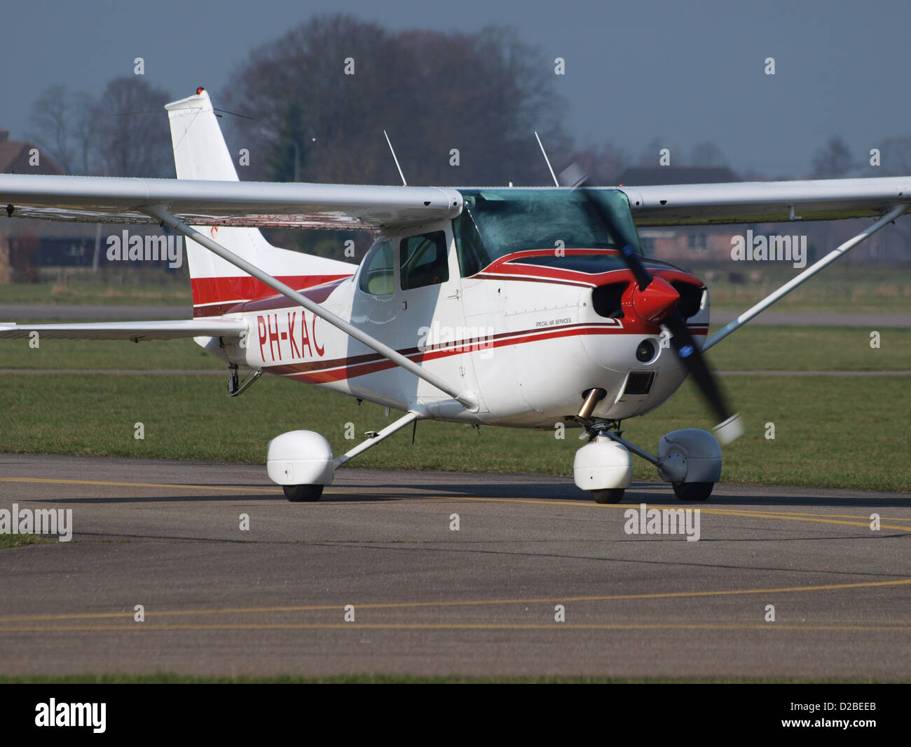 Cessna 172 cockpit hi-res stock photography and images - Alamy