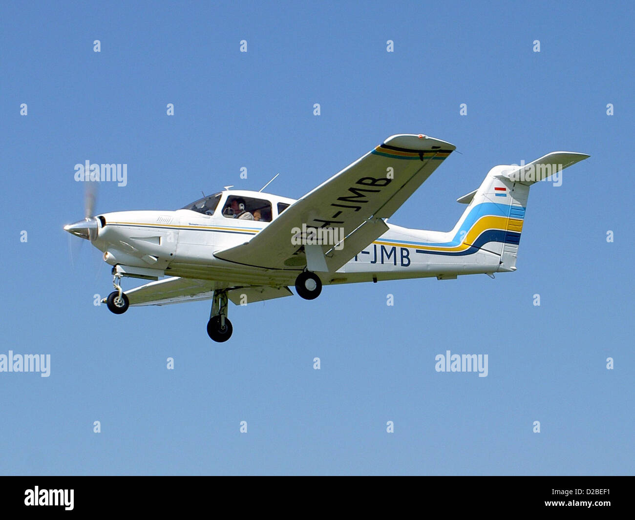 The Piper PA-28RT-201T is a single-engine, retractable gear light ...