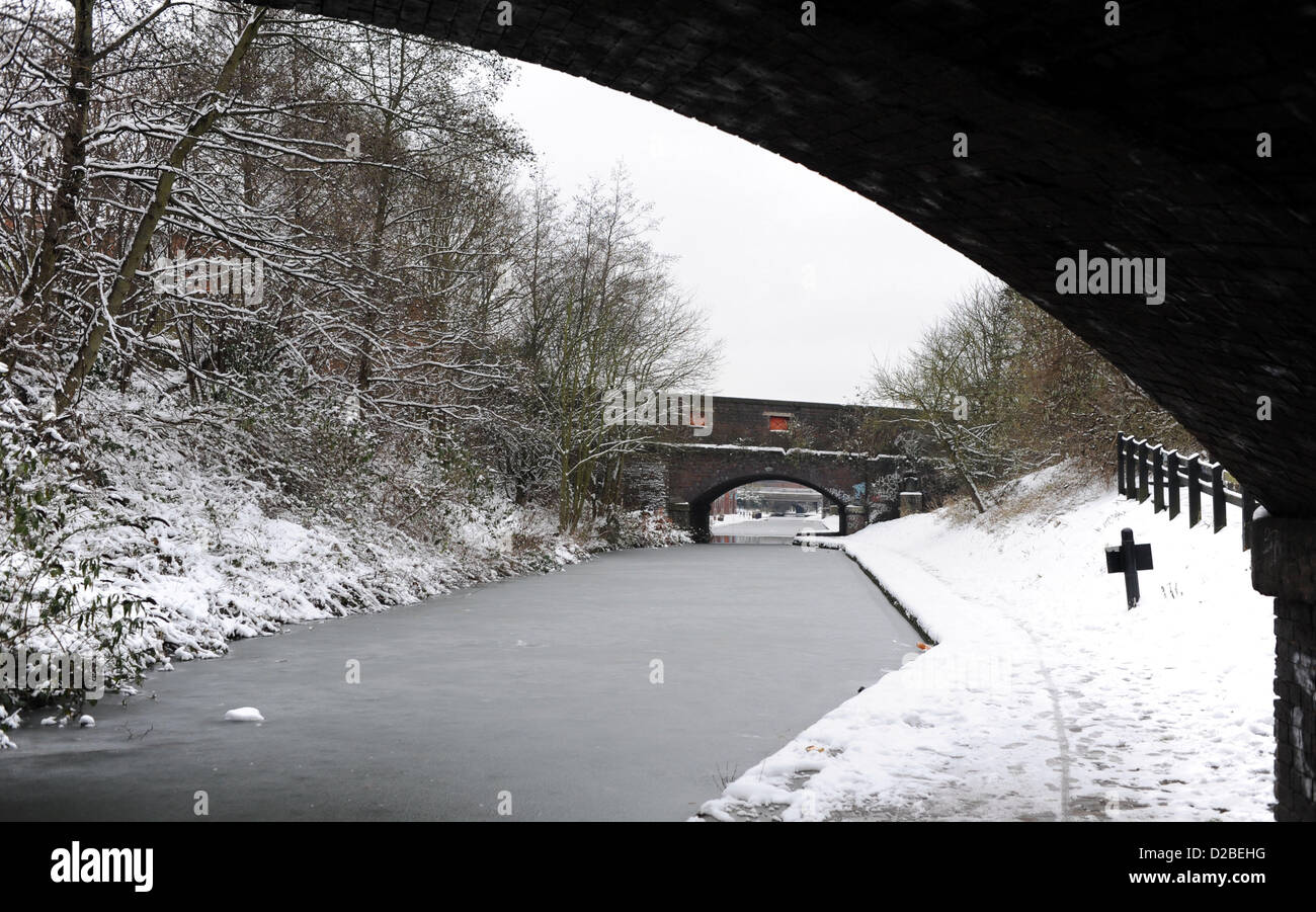 Birmingham , UK. 19 January 2013 - The snow scene along one of the ...
