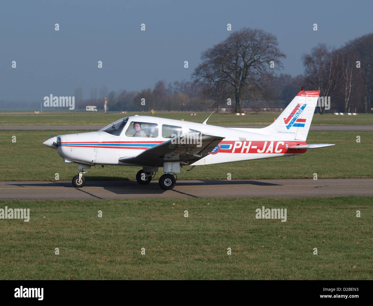 Piper pa28 in flight hi-res stock photography and images - Alamy