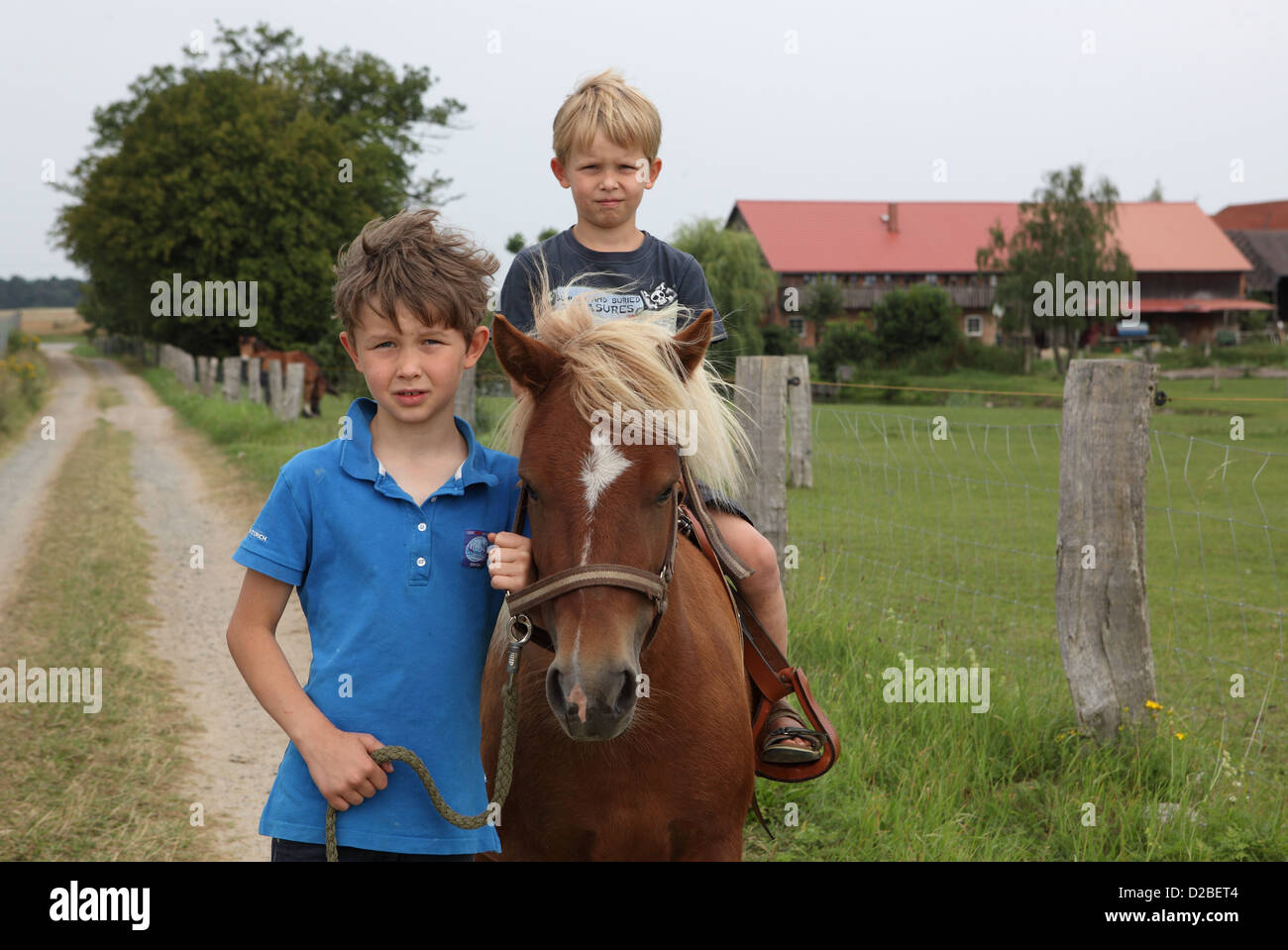 Children with a pony hi-res stock photography and images - Alamy