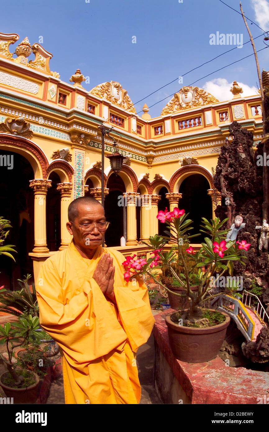 My tho city vinh trang pagoda monk hi-res stock photography and images ...