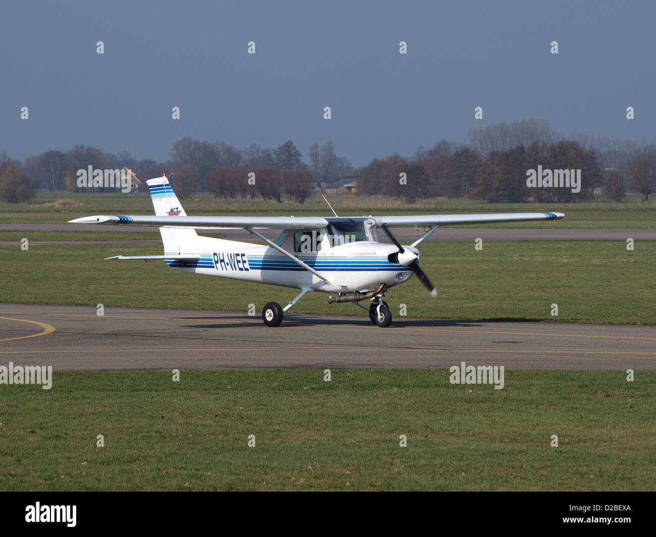 Cockpit cessna 152 light aircraft hi-res stock photography and images ...