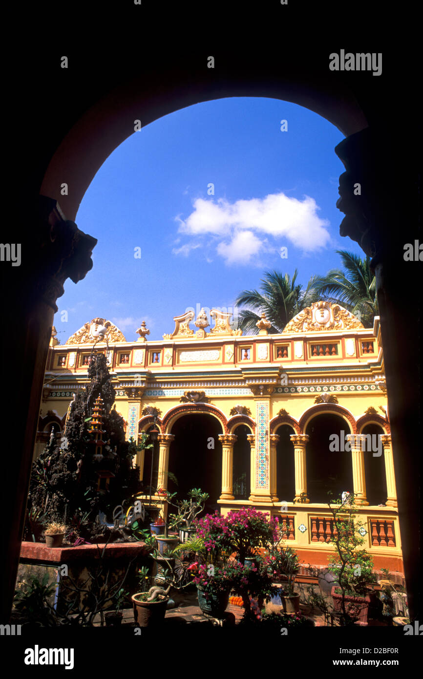 My tho city vinh trang pagoda hi-res stock photography and images - Alamy
