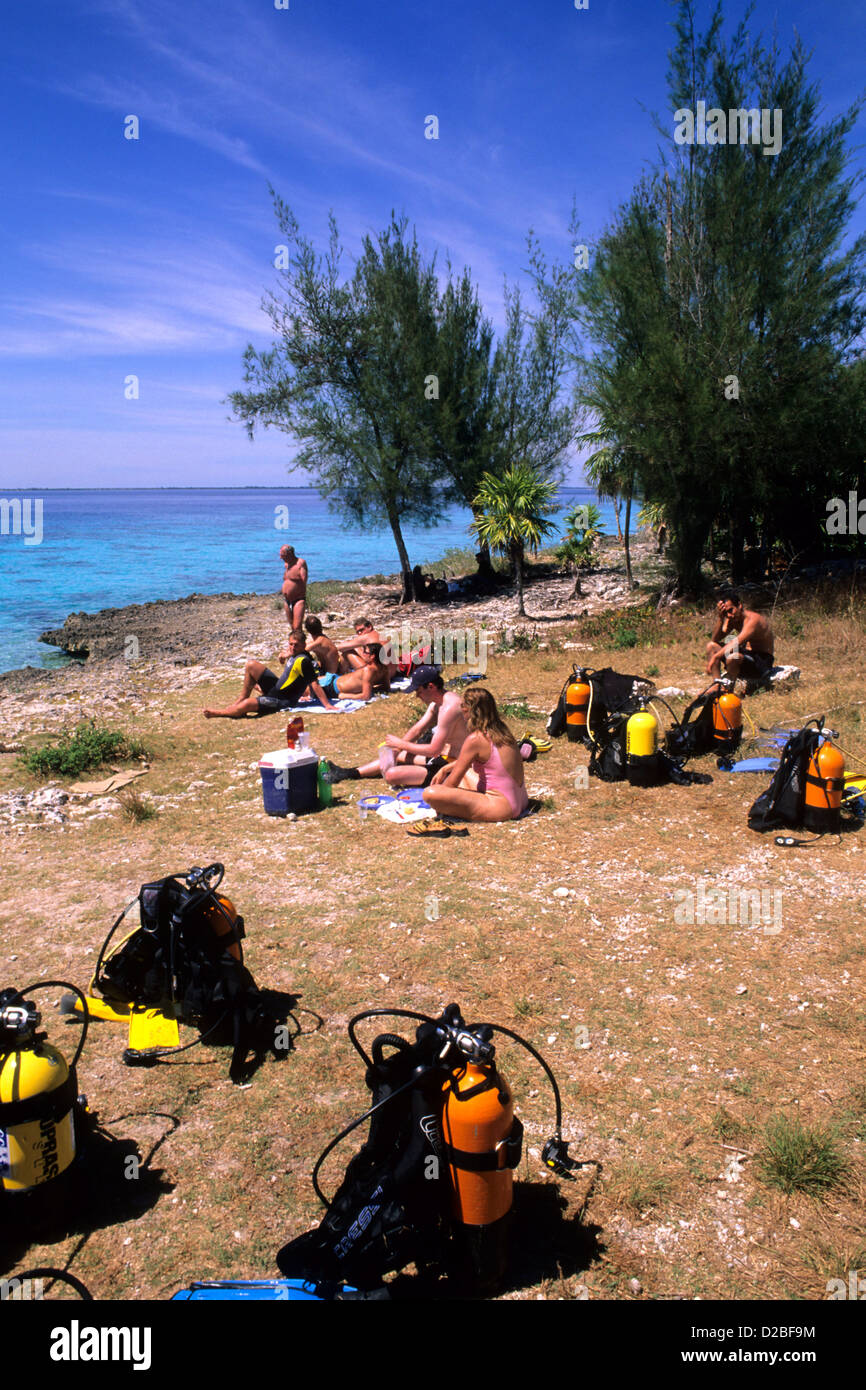 Cuba, Cuevade De Los Peces Peninsula. Beach With Scuba Divers Stock ...