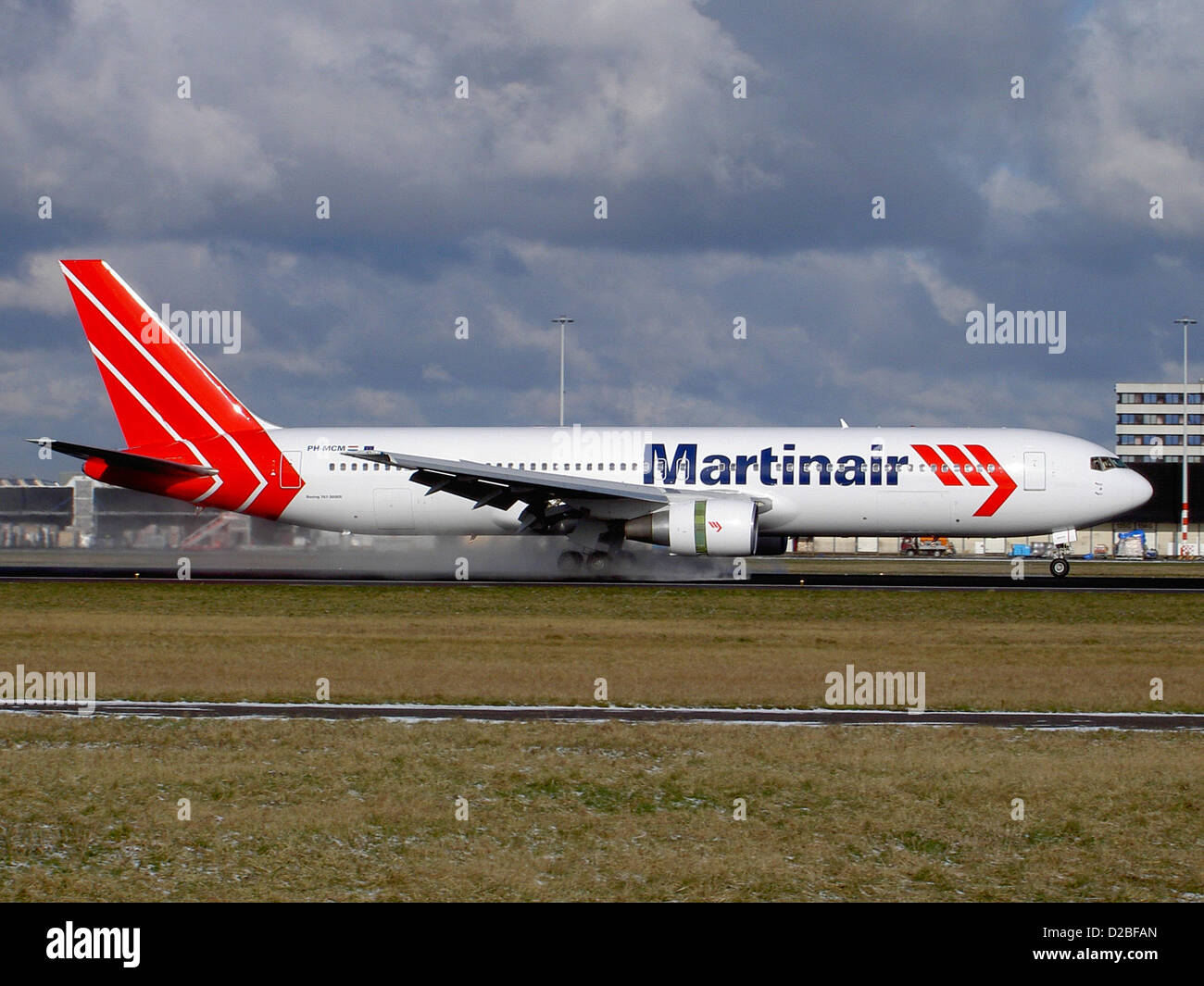 Tail boeing 757 jet aircraft hi-res stock photography and images - Alamy