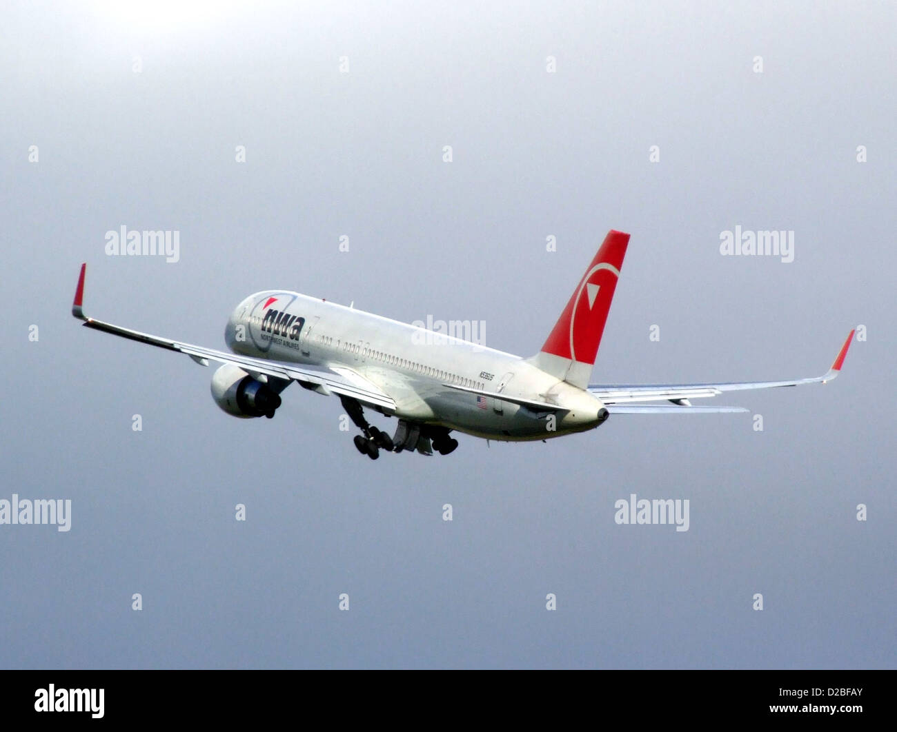 Boeing 757 tail hi-res stock photography and images - Alamy