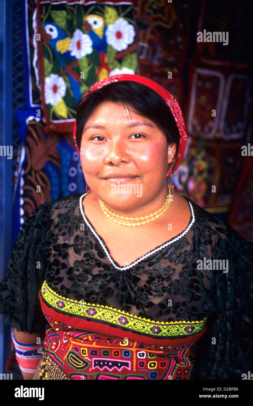 Panama portrait of kula native indian woman hi-res stock photography ...