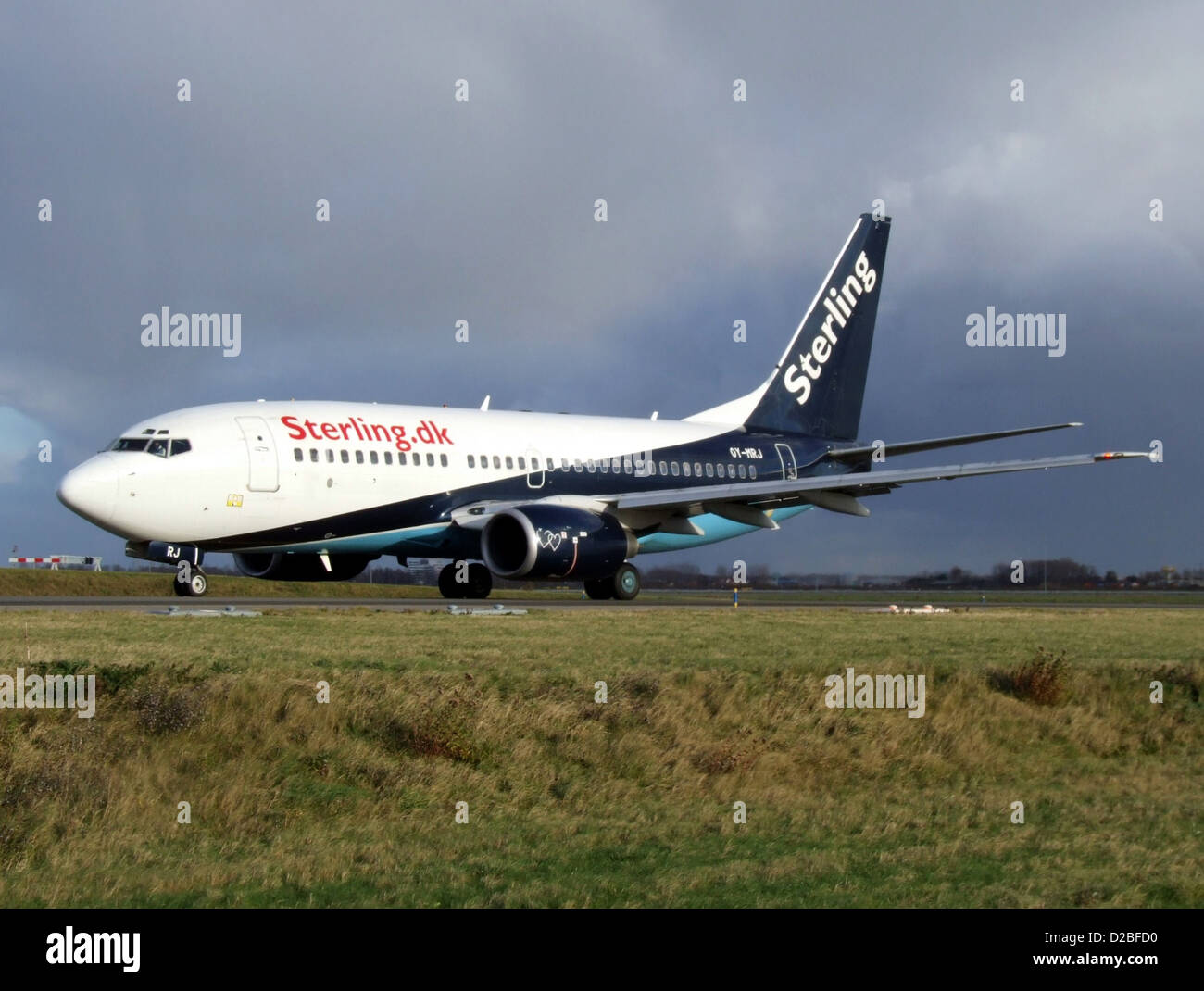 Boeing 737 aircraft wing flaps hi-res stock photography and images - Alamy