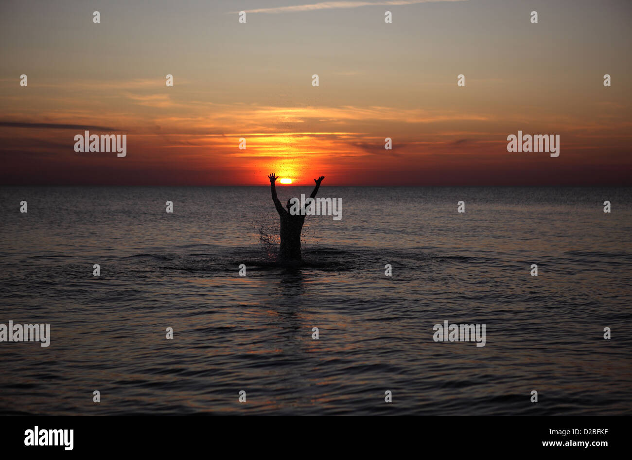 Sun bouncing off water hi-res stock photography and images - Alamy