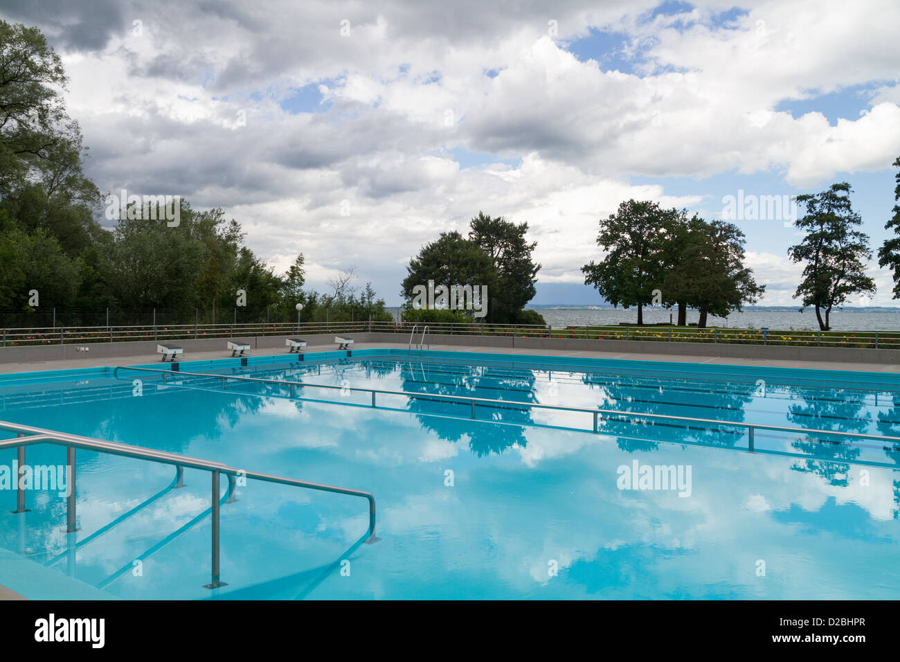 Starting Blocks Pool High Resolution Stock Photography and Images - Alamy