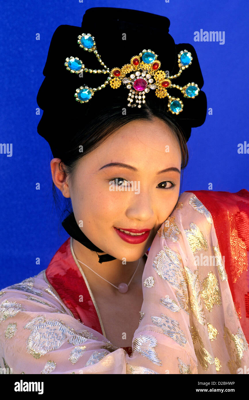 China. Woman In Traditional Tang Dynasty Dress Stock Photo - Alamy