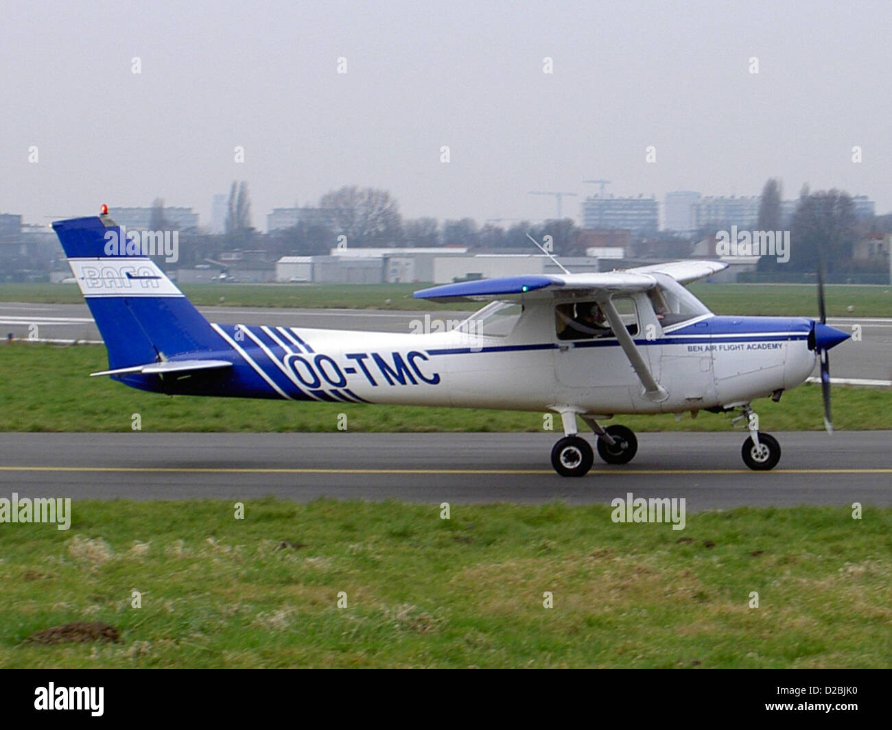 Cockpit cessna 152 light aircraft hi-res stock photography and images ...