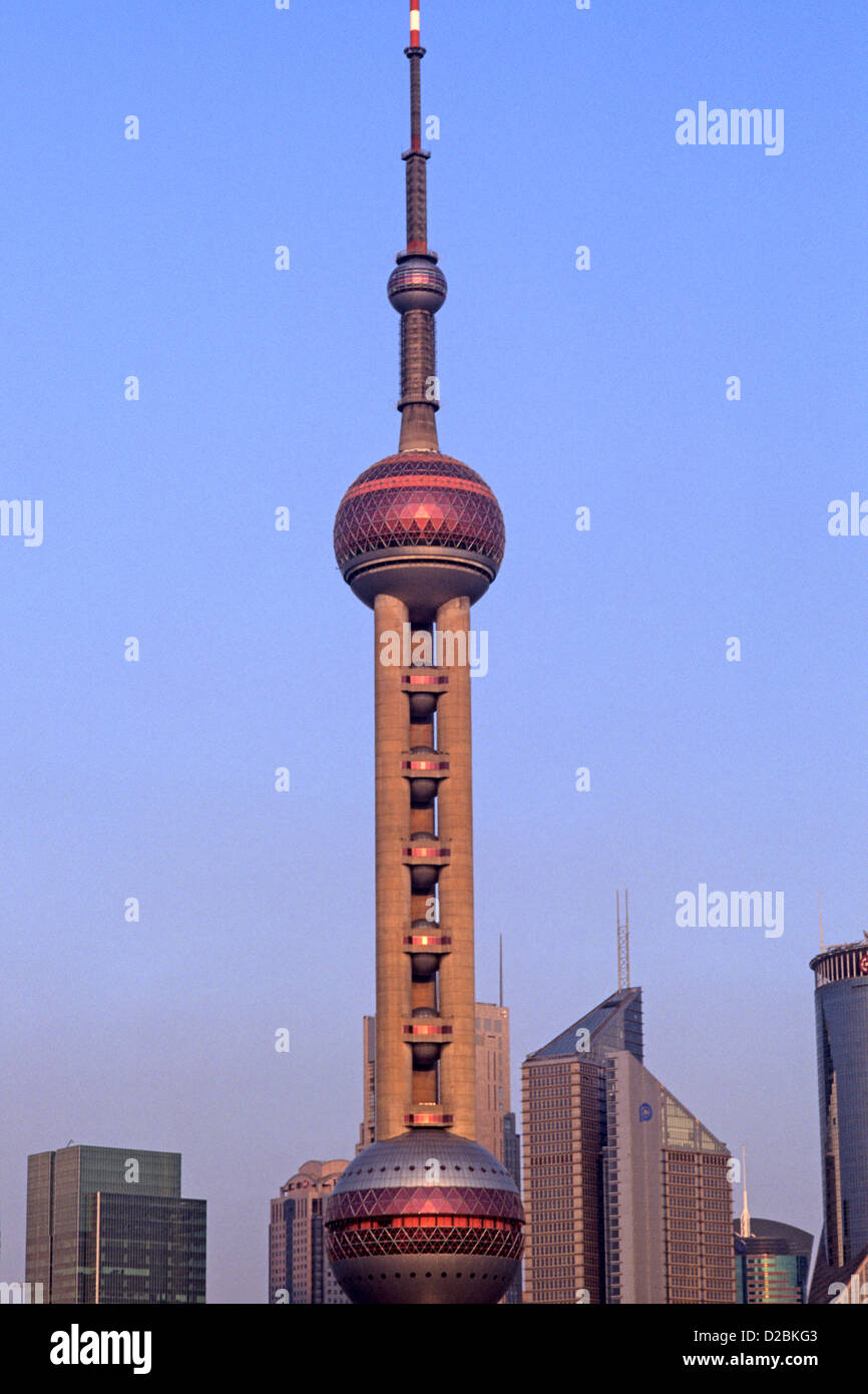 Shanghai oriental pearl tower needle hi-res stock photography and ...