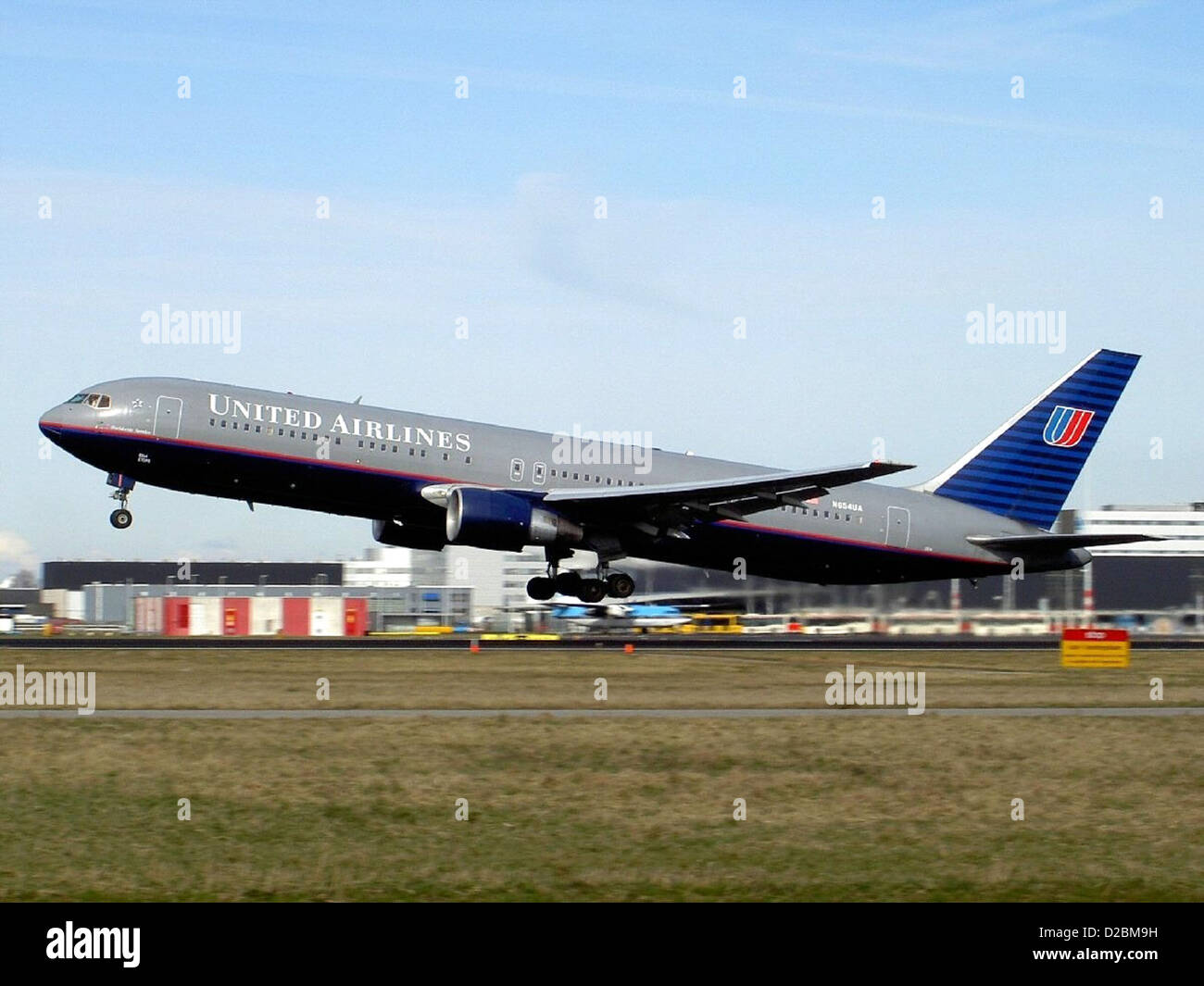 The Boeing 767-322ER, operated by United Airlines (N654UA), is a wide ...