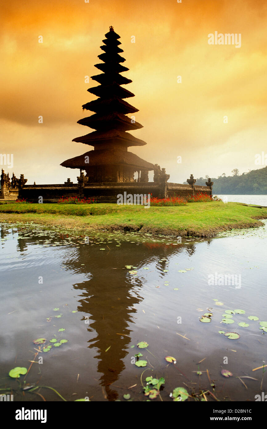 Indonesia. Bali. Lake Bratan. Ulur Danu Temple Stock Photo - Alamy