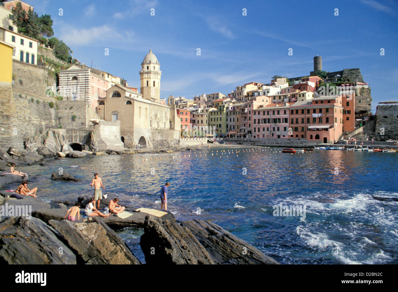 Black and white rocks and water hi-res stock photography and images - Alamy