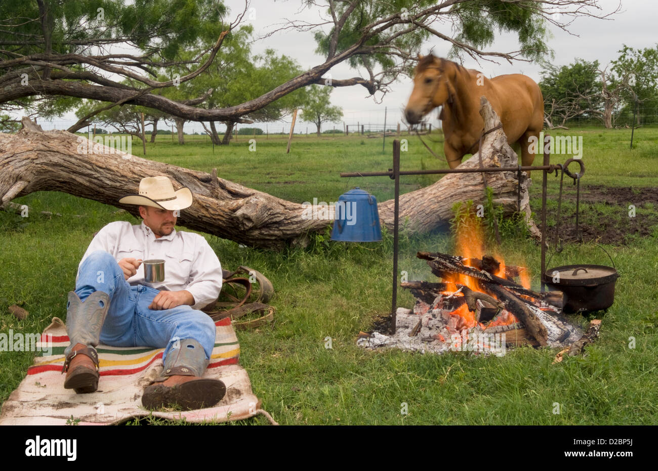Cowboys campfire hi-res stock photography and images - Alamy