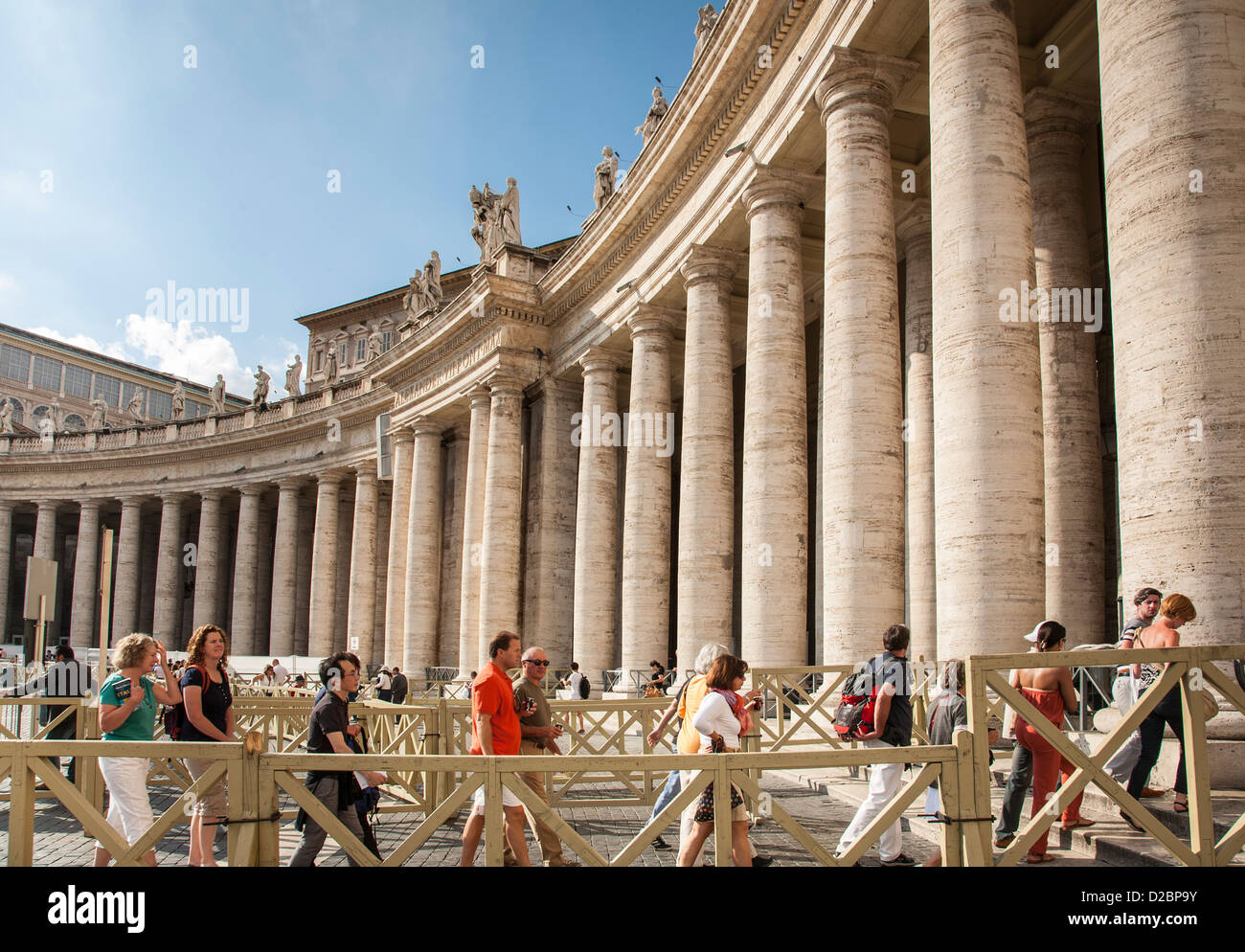 Tourist queue vatican hi-res stock photography and images - Alamy