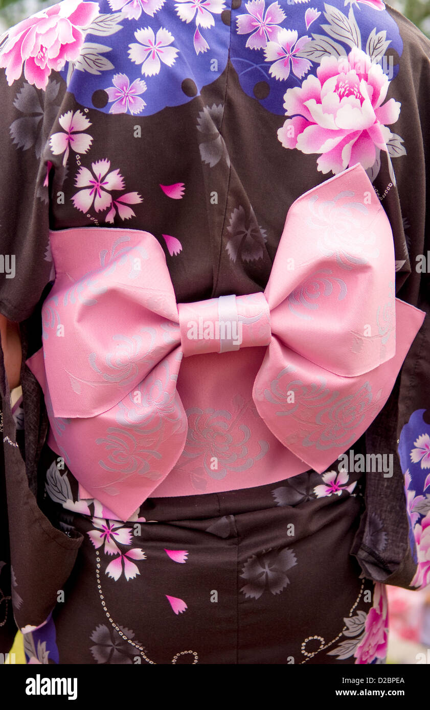 Traditional Clothing Of Japan. Woman In A Kimono Stock Photo - Alamy