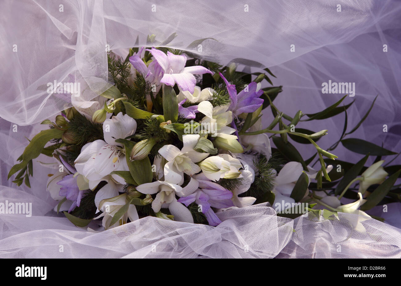 Wedding bouquet on a background of a veil Stock Photo - Alamy