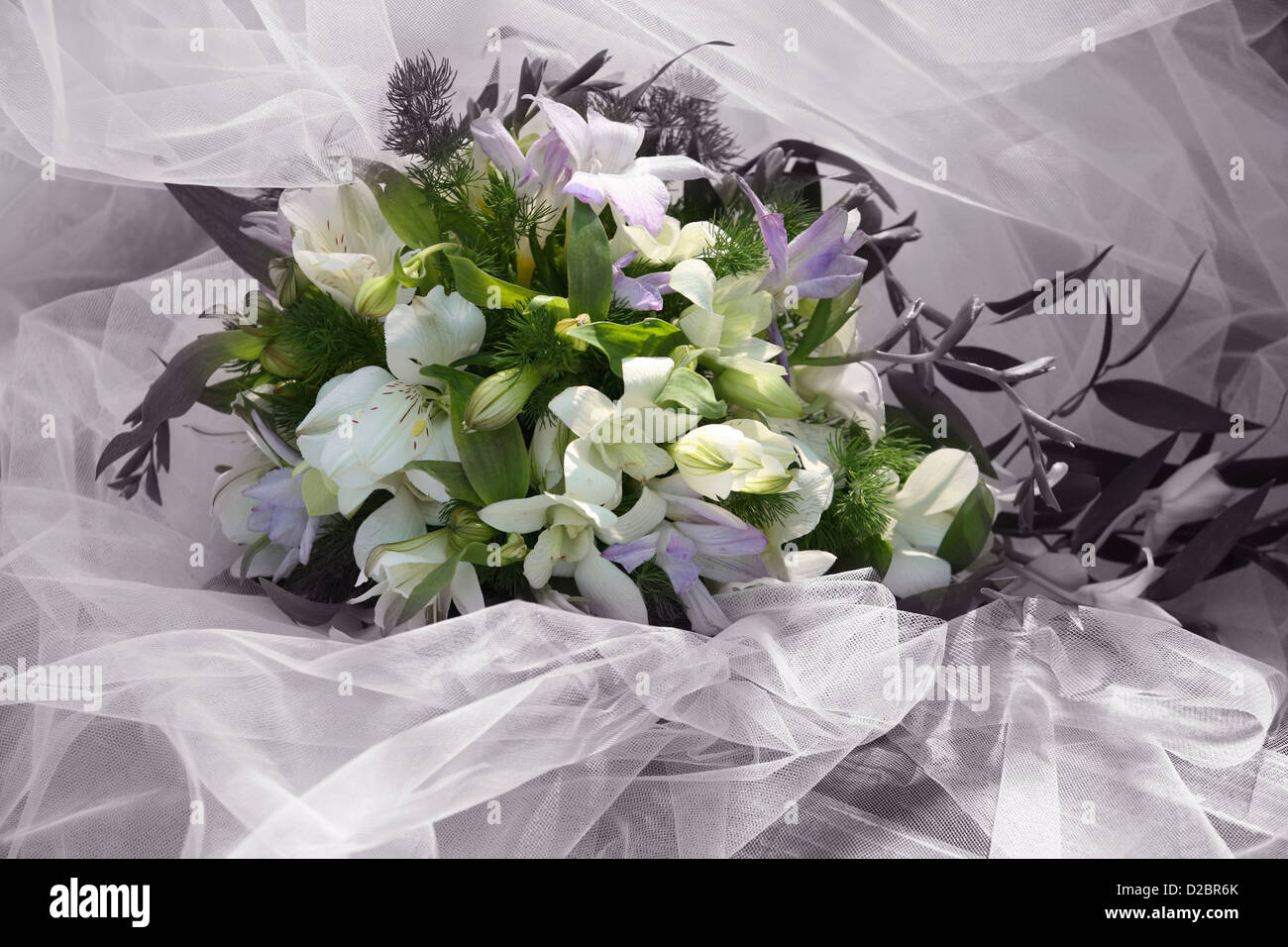Wedding bouquet on a background of a veil Stock Photo - Alamy