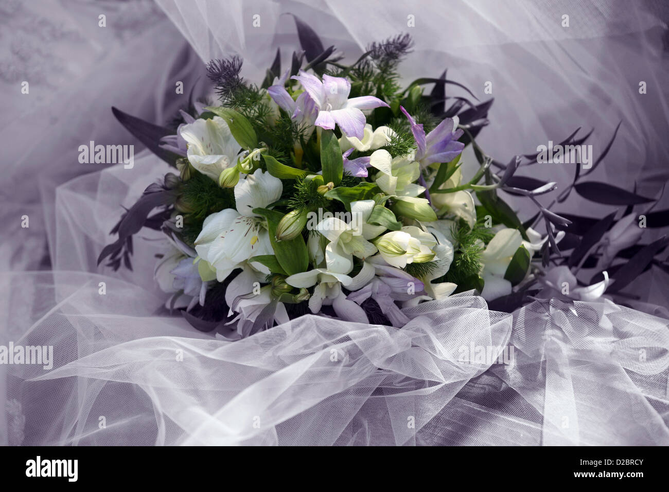 Wedding bouquet on a background of a veil Stock Photo - Alamy