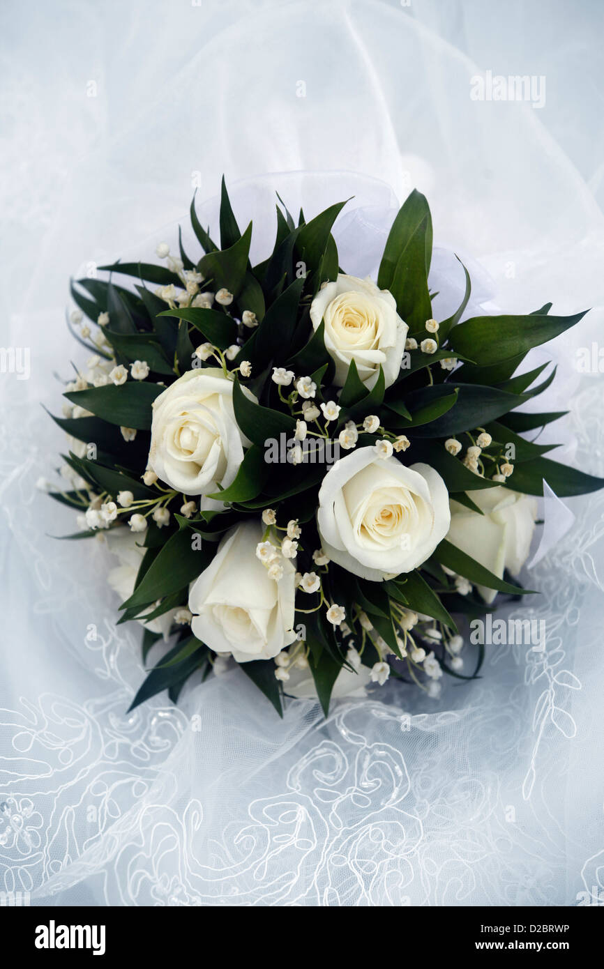 Wedding bouquet on a background of a veil Stock Photo - Alamy