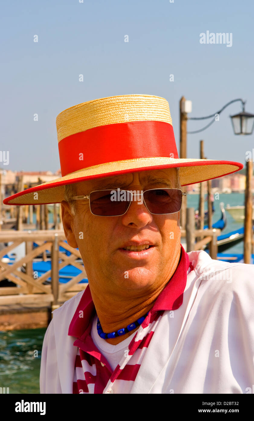 Italy gondola driver on grand canal hi-res stock photography and images ...