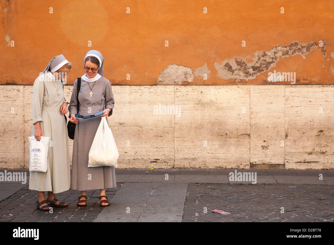 Catholic nuns sisters vatican hi-res stock photography and images - Alamy