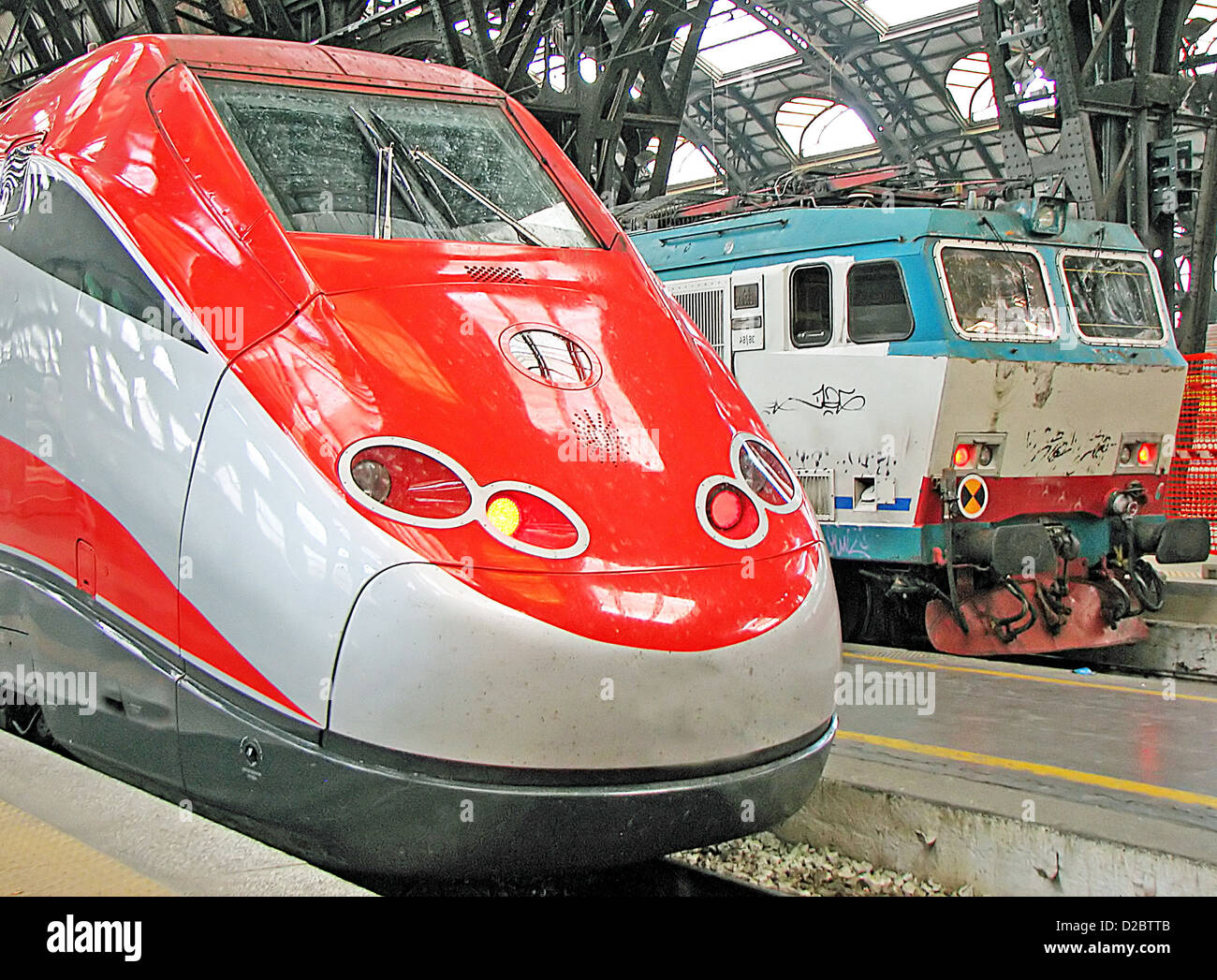 Red arrow train hi-res stock photography and images - Alamy