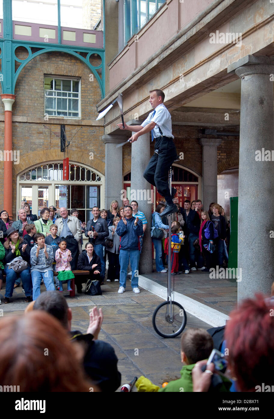 Juggler covent garden hi-res stock photography and images - Alamy