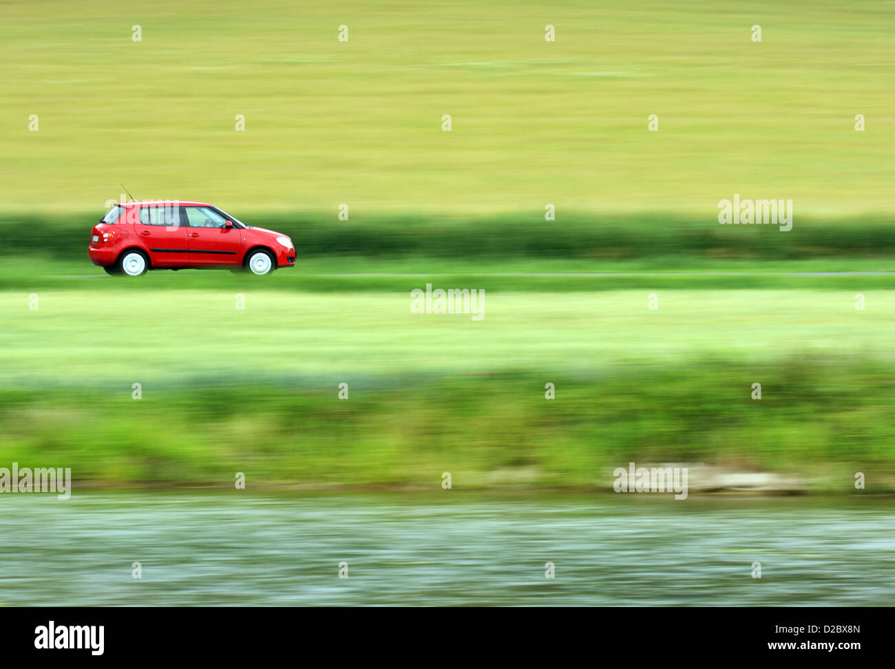Panning for blurred effect hi-res stock photography and images - Alamy