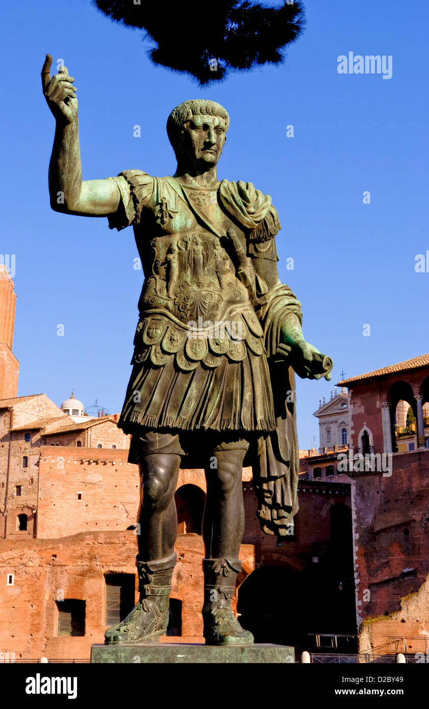 Bronze statue roman hi-res stock photography and images - Alamy