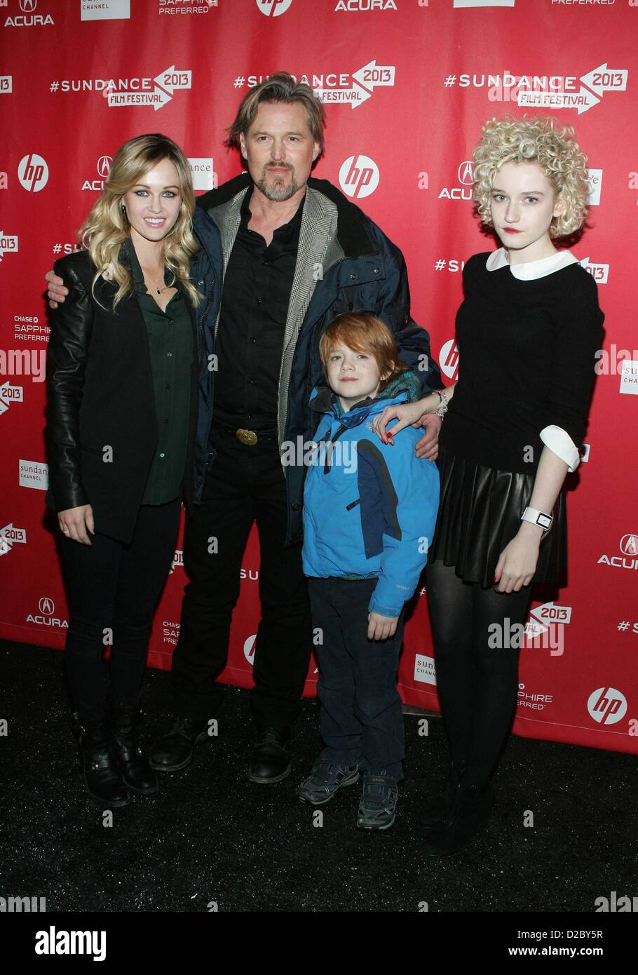 Ambyr Childers Julia Garner