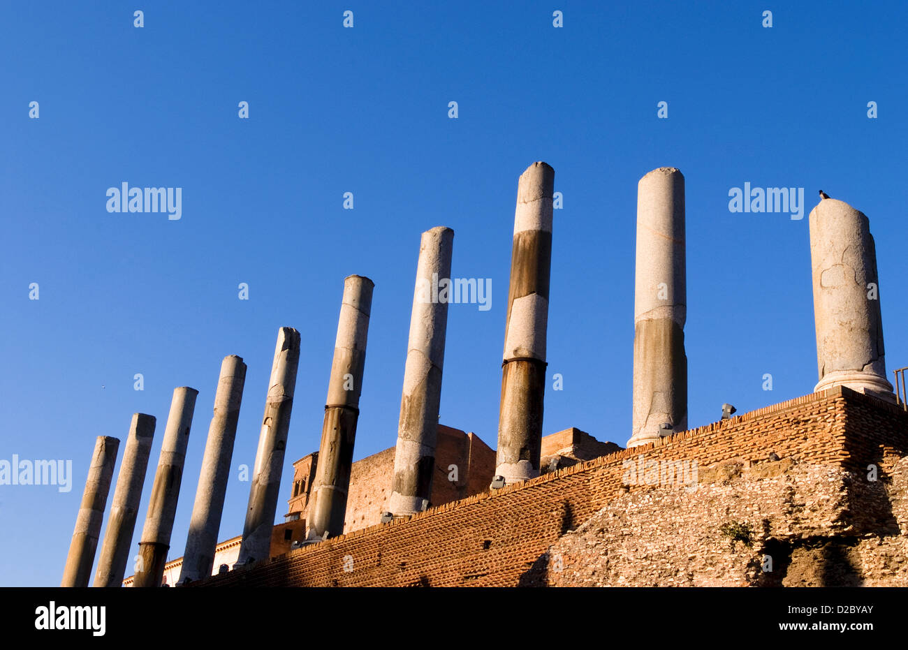 Black pillars hi-res stock photography and images - Alamy