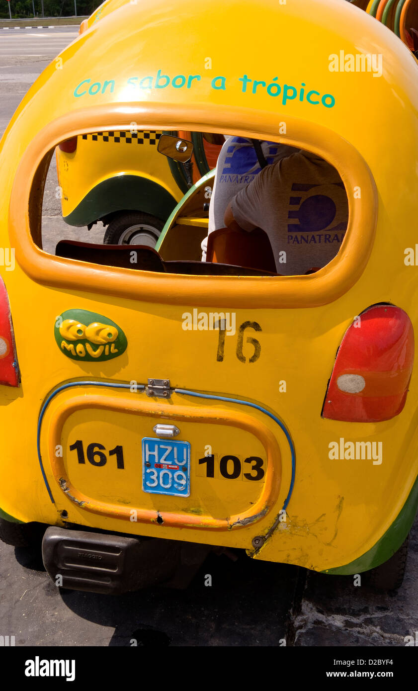 White taxis hi-res stock photography and images - Alamy