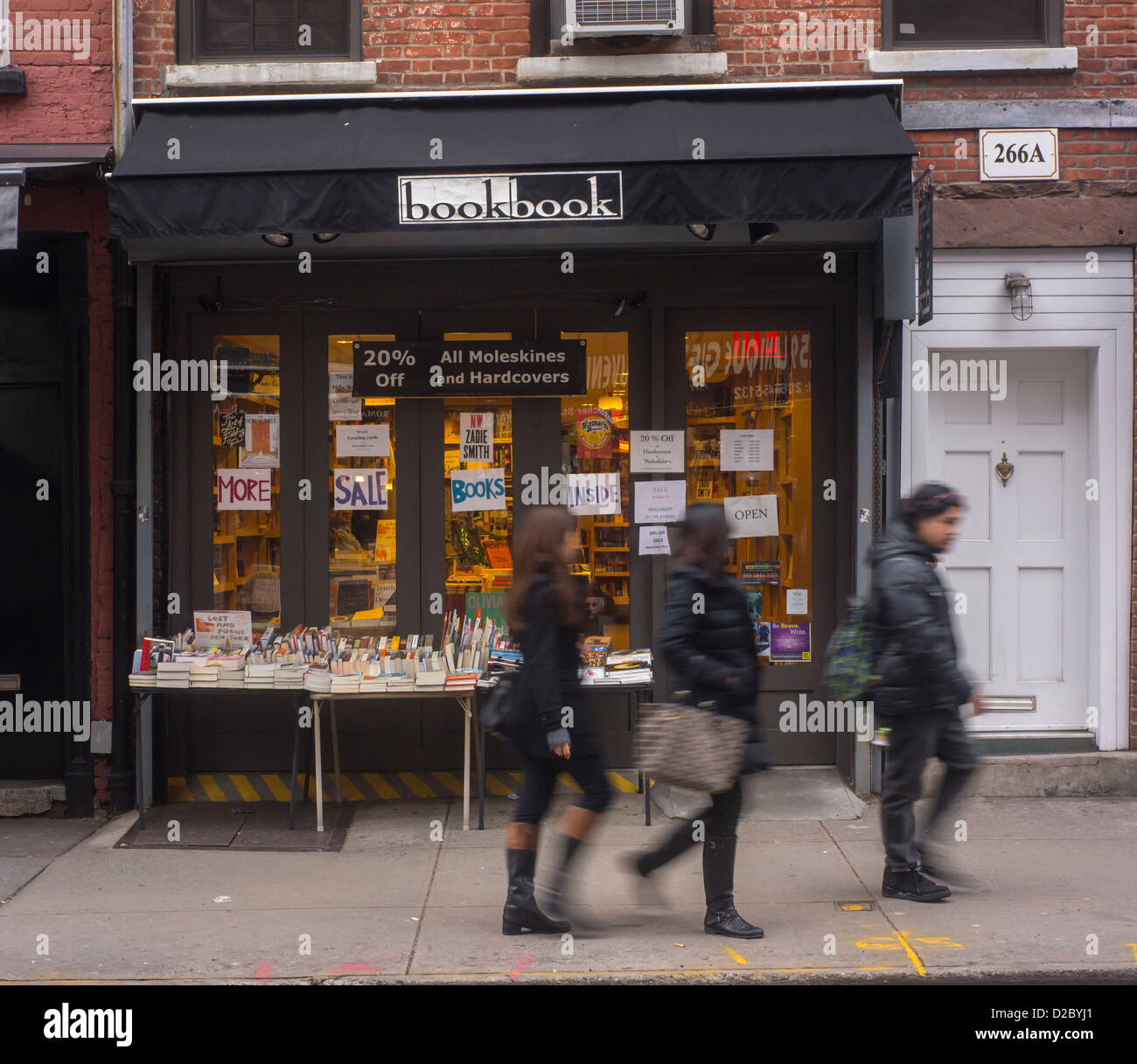 Chain Street Reading High Resolution Stock Photography and Images - Alamy